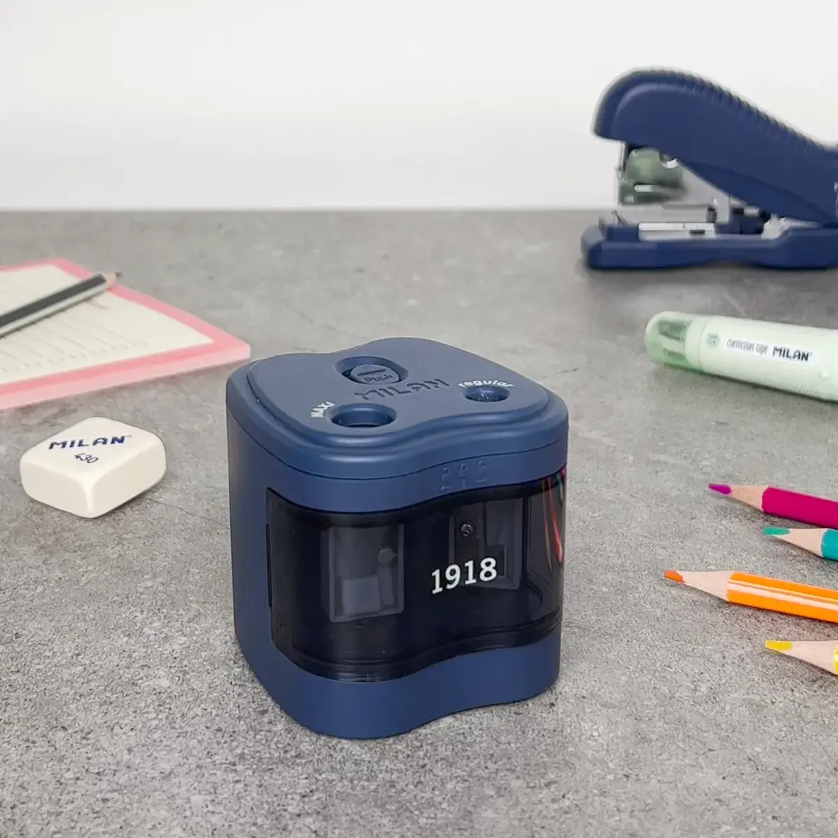 Blister pack MAXI-REGULAR electric pencil sharpener (batteries included ...
