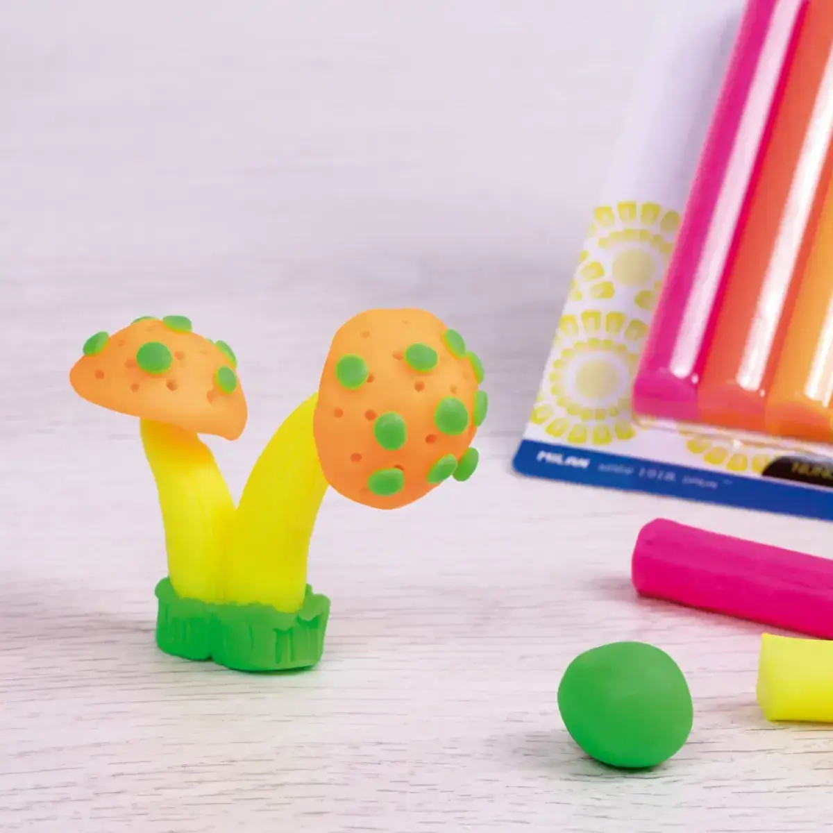 Blister pack 6 modelling clay sticks in Neon colours (70 g)